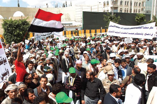 يمنيون يتظاهرون في صنعاء تضامناً مع «المطرودين من السعودية دولية