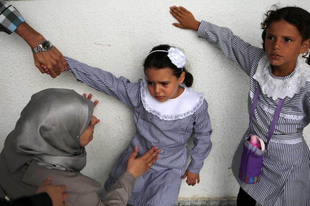 شاهد الصور قصة أول يوم دراسي للطفلة الفلسطينية اليتيمة ليانا الفرا